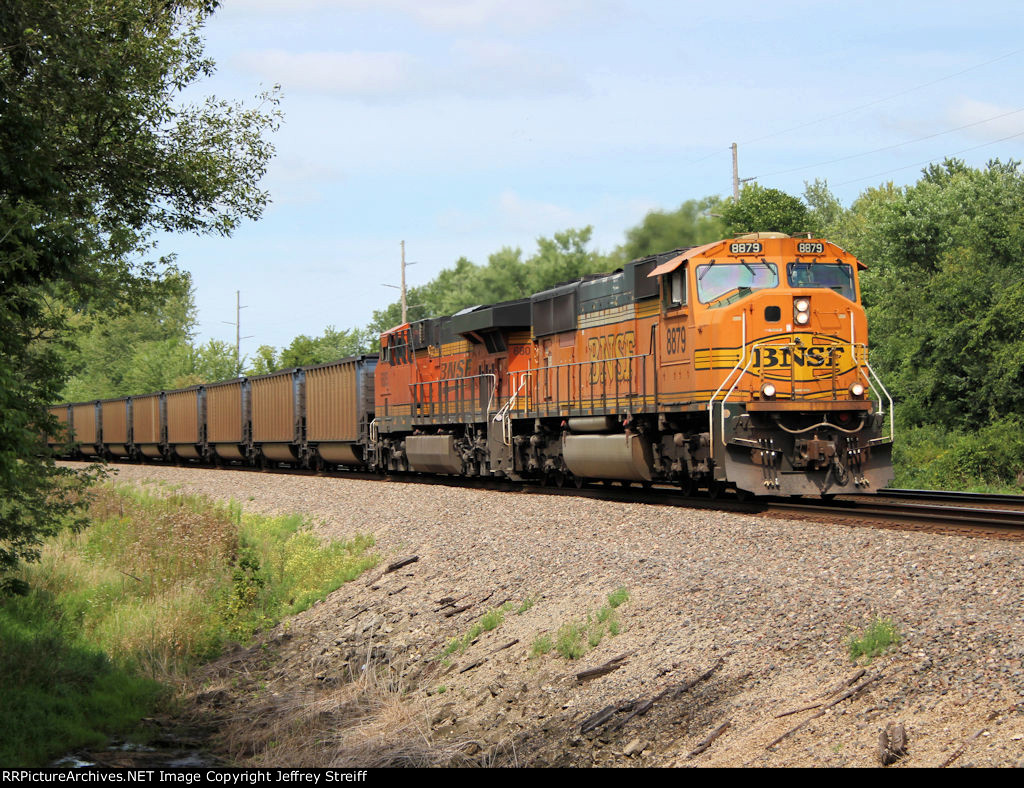 BNSF 8879